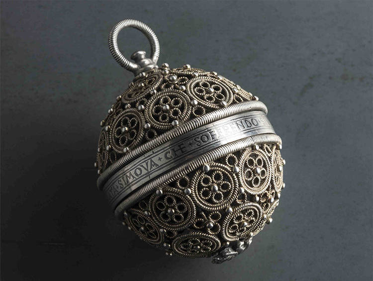 Bijoux de la Renaissance : comment combiner esthétisme, accessoire de ...